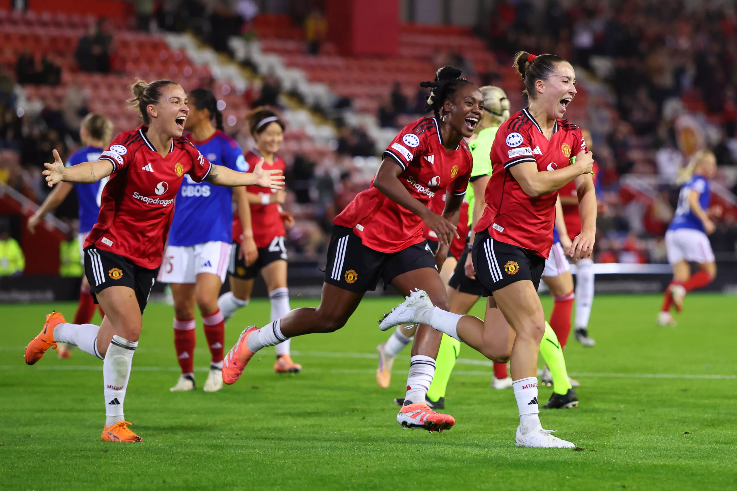 Manchester United 1- 0 Vålerenga: United take all three points on their ...